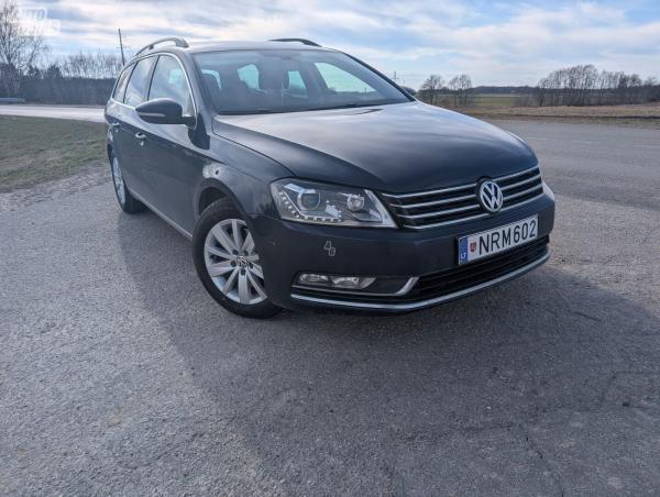 Blue Volkswagen Passat 2014 in Siauliai, with an engine capacity of 1.60 L and mileage of 312 thousand km for 5200 €, photo 1 on AUTOMOTO.COM.LV