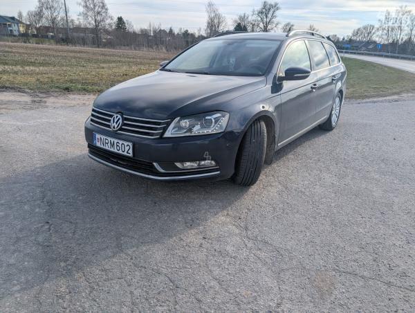Blue Volkswagen Passat 2014 in Siauliai, with an engine capacity of 1.60 L and mileage of 312 thousand km for 5200 €, photo 2 on AUTOMOTO.COM.LV