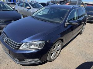 Blue Volkswagen Passat 2014 in Kaunas, with an engine capacity of 1.98 L and mileage of 236 thousand km for 4300 €, photo  on AUTOMOTO.COM.LV