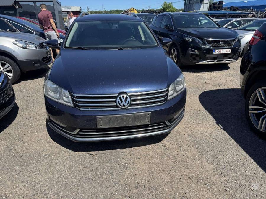 Blue Volkswagen Passat 2014 in Kaunas, with an engine capacity of 1.98 L and mileage of 236 thousand km for 4300 €, photo 3 on AUTOMOTO.COM.LV