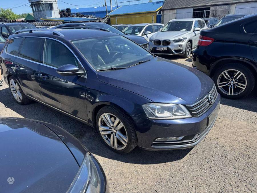 Blue Volkswagen Passat 2014 in Kaunas, with an engine capacity of 1.98 L and mileage of 236 thousand km for 4300 €, photo 4 on AUTOMOTO.COM.LV