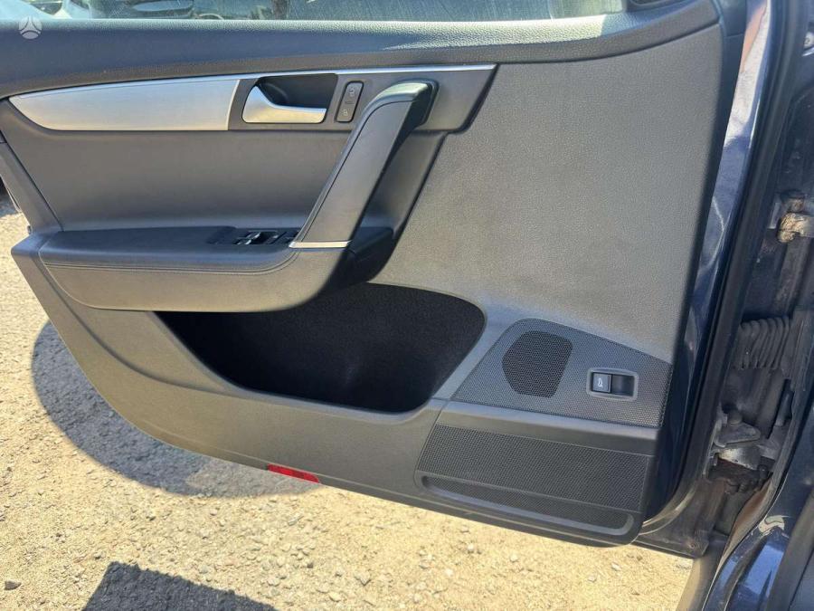 Blue Volkswagen Passat 2014 in Kaunas, with an engine capacity of 1.98 L and mileage of 236 thousand km for 4300 €, photo 10 on AUTOMOTO.COM.LV