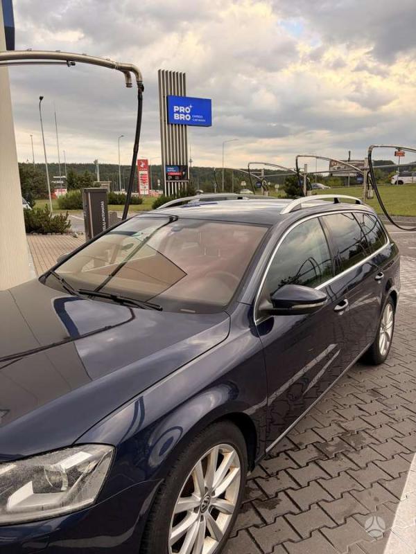 Blue Volkswagen Passat 2014 in Vilnius, with an engine capacity of 2.00 L and mileage of 312 thousand km for 5400 €, photo 3 on AUTOMOTO.COM.LV