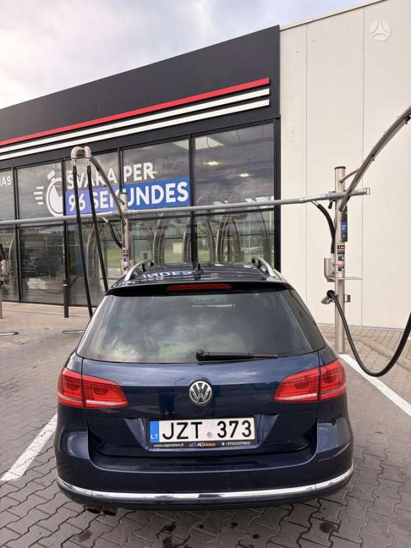 Blue Volkswagen Passat 2014 in Vilnius, with an engine capacity of 2.00 L and mileage of 312 thousand km for 5400 €, photo 5 on AUTOMOTO.COM.LV