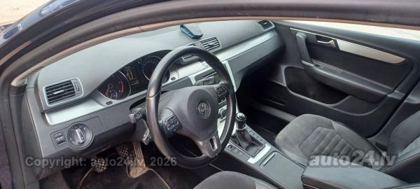 Zils Volkswagen Passat 2014 Tallina, ar dzinēja tilpumu 2.00 L un nobraukumu 288 tūkst. km par 4650 €, foto 8 vietnē AUTOMOTO.COM.LV