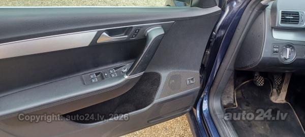 Zils Volkswagen Passat 2014 Tallina, ar dzinēja tilpumu 2.00 L un nobraukumu 288 tūkst. km par 4650 €, foto 9 vietnē AUTOMOTO.COM.LV
