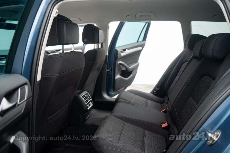Blue Volkswagen Passat 2015 in Tallinn, with an engine capacity of 2.00 L and mileage of 217 thousand km for 10999 €, photo 8 on AUTOMOTO.COM.LV