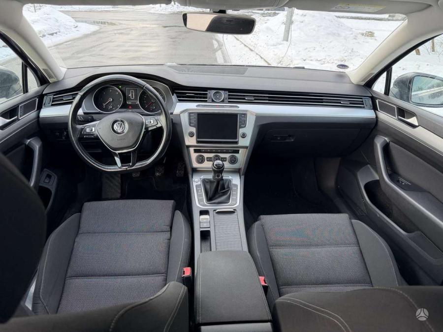 Zils Volkswagen Passat 2015 Viļņa, ar dzinēja tilpumu 1.60 L un nobraukumu 181 tūkst. km par 7999 €, foto 16 vietnē AUTOMOTO.COM.LV