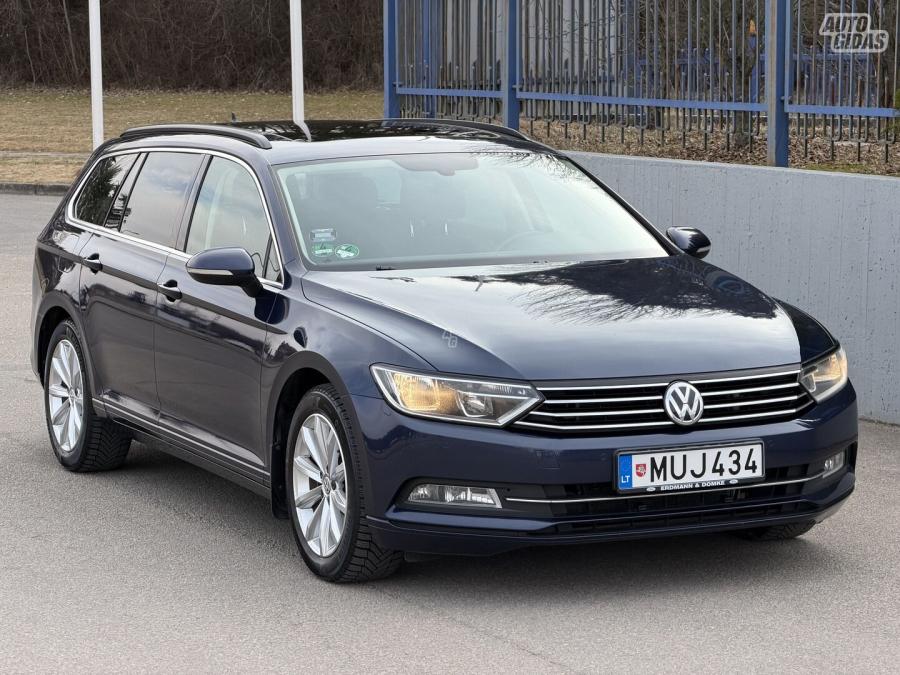 Blue Volkswagen Passat 2015 in Vilnius, with an engine capacity of 2.00 L and mileage of 294 thousand km for 9400 €, photo 6 on AUTOMOTO.COM.LV