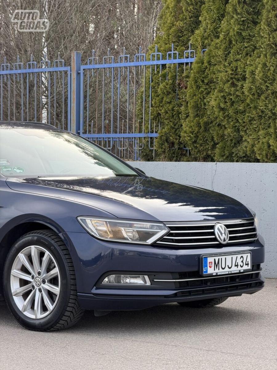 Blue Volkswagen Passat 2015 in Vilnius, with an engine capacity of 2.00 L and mileage of 294 thousand km for 9400 €, photo 7 on AUTOMOTO.COM.LV