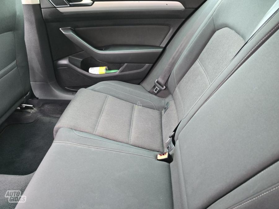 Blue Volkswagen Passat 2015 in Kaunas, with an engine capacity of 1.60 L and mileage of 303 thousand km for 7100 €, photo 17 on AUTOMOTO.COM.LV