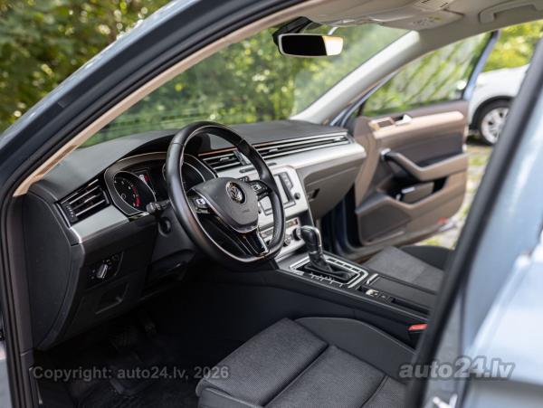 Blue Volkswagen Passat 2015 in Tallinn, with an engine capacity of 1.40 L and mileage of 136 thousand km for 10500 €, photo 9 on AUTOMOTO.COM.LV