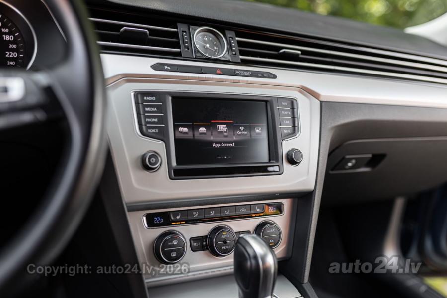 Zils Volkswagen Passat 2015 Tallina, ar dzinēja tilpumu 1.40 L un nobraukumu 136 tūkst. km par 10500 €, foto 20 vietnē AUTOMOTO.COM.LV