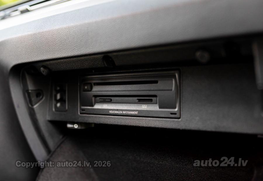 Zils Volkswagen Passat 2015 Tallina, ar dzinēja tilpumu 1.40 L un nobraukumu 136 tūkst. km par 10500 €, foto 23 vietnē AUTOMOTO.COM.LV