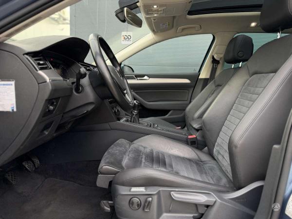Blue Volkswagen Passat 2015 in Kaunas, with an engine capacity of 1.97 L and mileage of 286 thousand km for 9590 €, photo 11 on AUTOMOTO.COM.LV