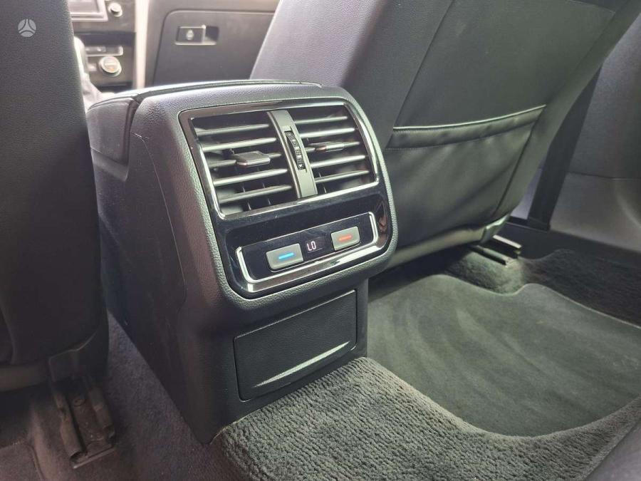 Blue Volkswagen Passat 2015 in Silute, with an engine capacity of 1.97 L and mileage of 380 thousand km for 5700 €, photo 20 on AUTOMOTO.COM.LV