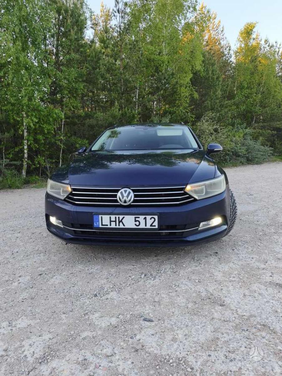 Blue Volkswagen Passat 2015 in Vilnius, with an engine capacity of 1.60 L and mileage of 320 thousand km for 7300 €, photo 1 on AUTOMOTO.COM.LV