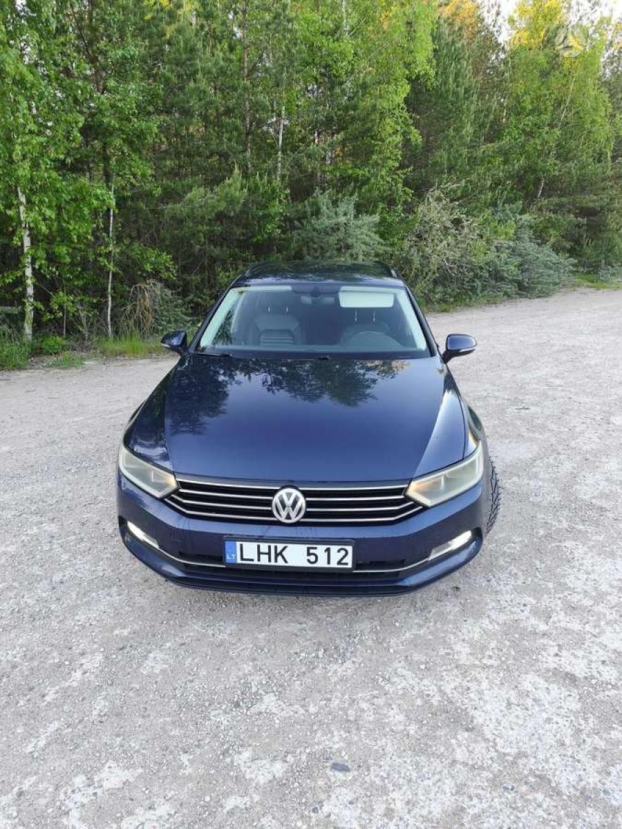 Blue Volkswagen Passat 2015 in Vilnius, with an engine capacity of 1.60 L and mileage of 320 thousand km for 7300 €, photo 3 on AUTOMOTO.COM.LV