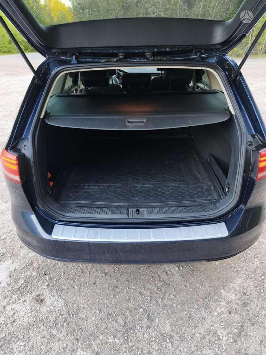 Blue Volkswagen Passat 2015 in Vilnius, with an engine capacity of 1.60 L and mileage of 320 thousand km for 7300 €, photo 12 on AUTOMOTO.COM.LV