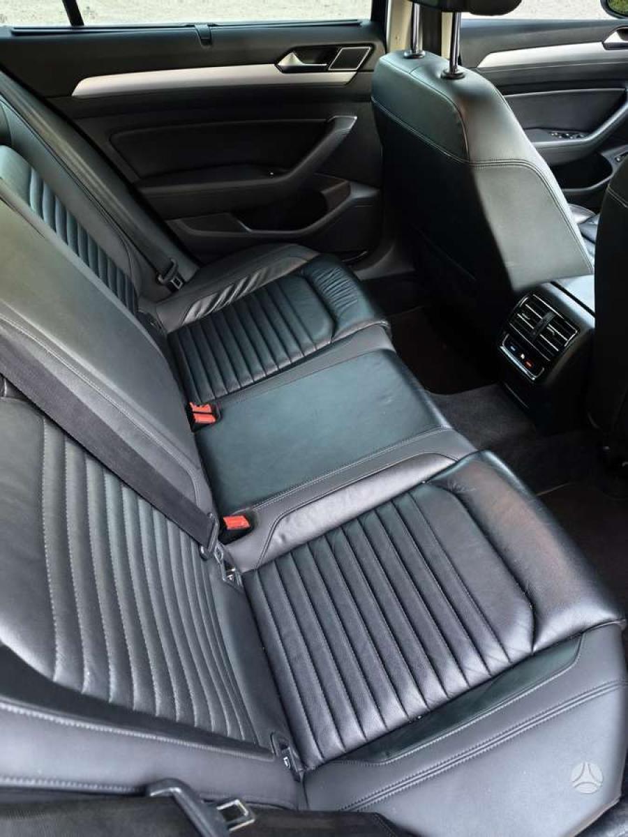 Blue Volkswagen Passat 2015 in Vilnius, with an engine capacity of 1.60 L and mileage of 320 thousand km for 7300 €, photo 13 on AUTOMOTO.COM.LV