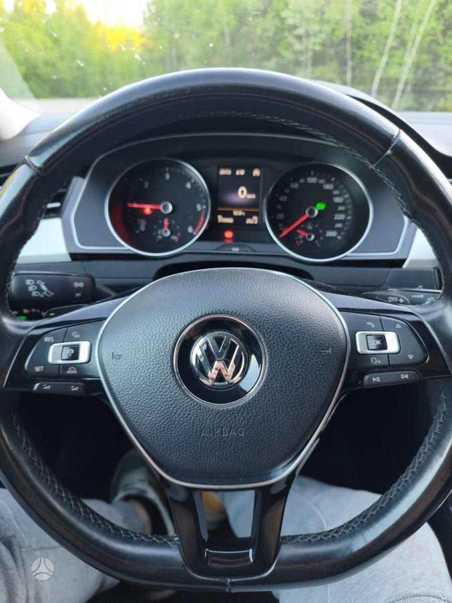 Blue Volkswagen Passat 2015 in Vilnius, with an engine capacity of 1.60 L and mileage of 320 thousand km for 7300 €, photo 15 on AUTOMOTO.COM.LV