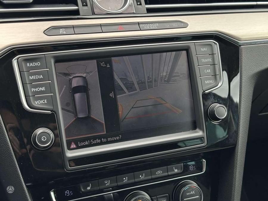 Zils Volkswagen Passat 2015 Viļņa, ar dzinēja tilpumu 1.97 L un nobraukumu 270 tūkst. km par 9400 €, foto 18 vietnē AUTOMOTO.COM.LV