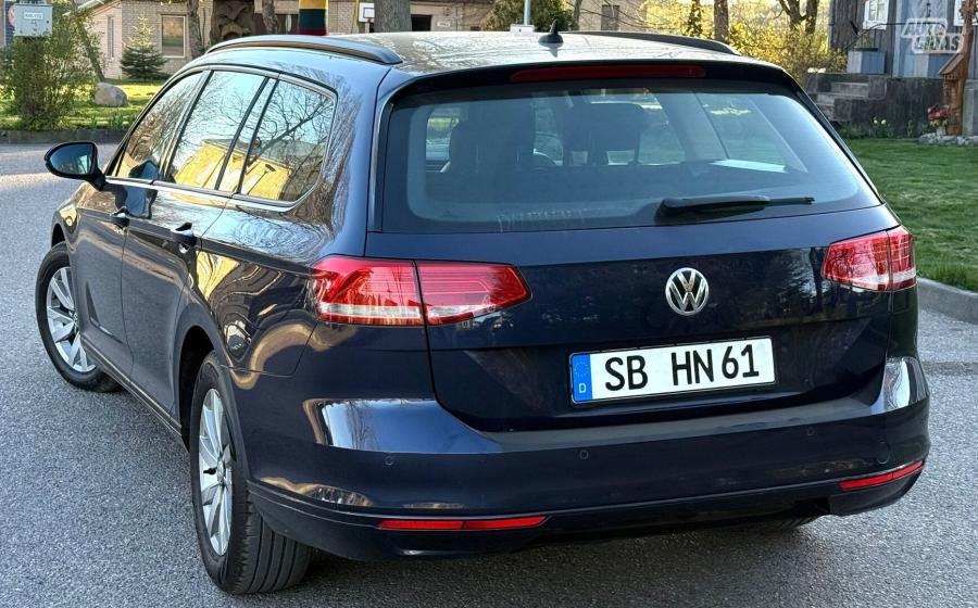 Blue Volkswagen Passat 2016 in Raseiniai, with an engine capacity of 2.00 L and mileage of 266 thousand km for 7450 €, photo 8 on AUTOMOTO.COM.LV