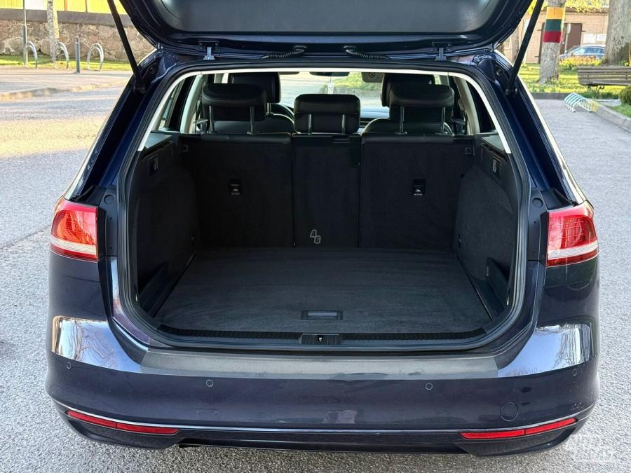 Blue Volkswagen Passat 2016 in Raseiniai, with an engine capacity of 2.00 L and mileage of 266 thousand km for 7450 €, photo 11 on AUTOMOTO.COM.LV
