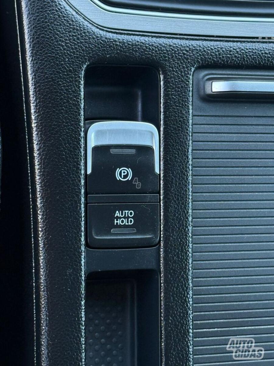 Blue Volkswagen Passat 2016 in Raseiniai, with an engine capacity of 2.00 L and mileage of 266 thousand km for 7450 €, photo 14 on AUTOMOTO.COM.LV