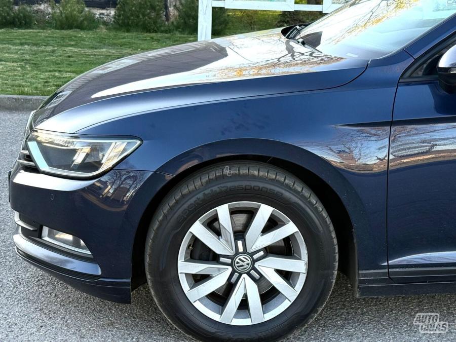 Blue Volkswagen Passat 2016 in Raseiniai, with an engine capacity of 2.00 L and mileage of 266 thousand km for 7450 €, photo 20 on AUTOMOTO.COM.LV