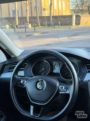 Blue Volkswagen Passat 2016 in Raseiniai, with an engine capacity of 2.00 L and mileage of 266 thousand km for 7450 €, photo 21 on AUTOMOTO.COM.LV
