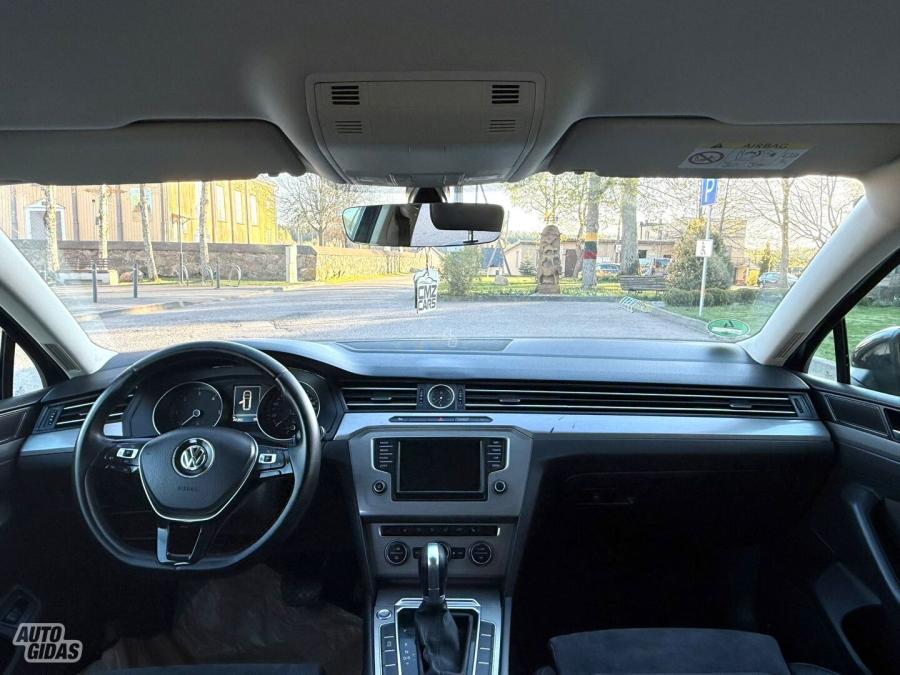 Blue Volkswagen Passat 2016 in Raseiniai, with an engine capacity of 2.00 L and mileage of 266 thousand km for 7450 €, photo 23 on AUTOMOTO.COM.LV
