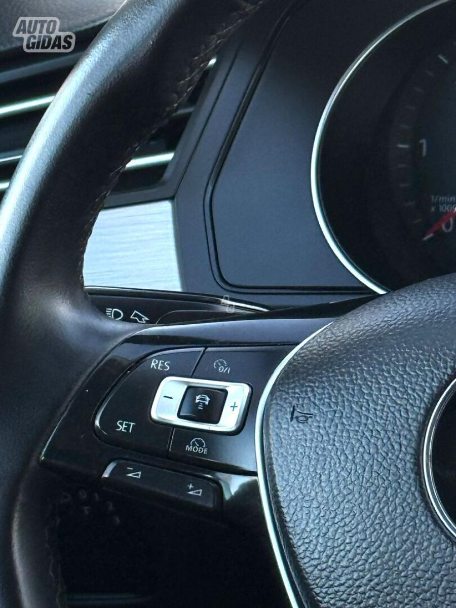 Blue Volkswagen Passat 2016 in Raseiniai, with an engine capacity of 2.00 L and mileage of 266 thousand km for 7450 €, photo 24 on AUTOMOTO.COM.LV