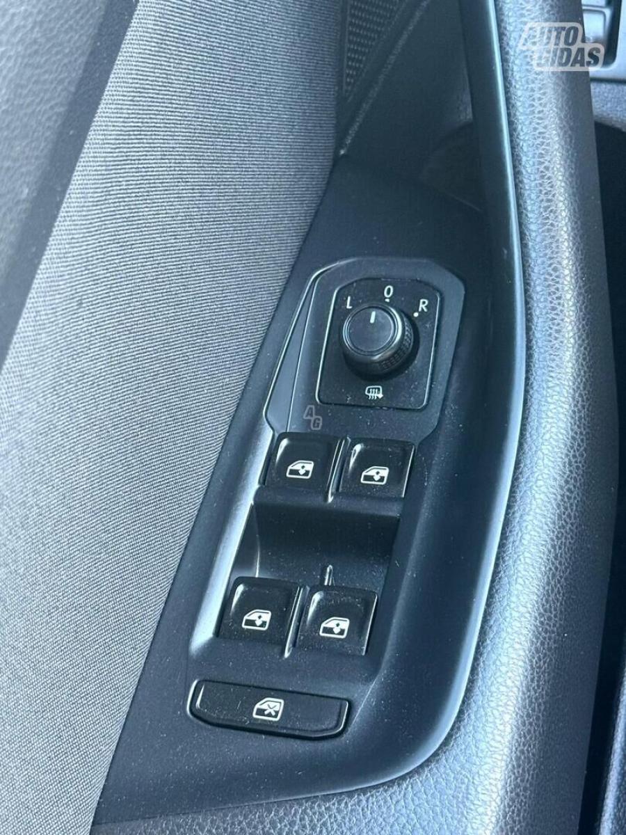 Blue Volkswagen Passat 2016 in Raseiniai, with an engine capacity of 2.00 L and mileage of 266 thousand km for 7450 €, photo 29 on AUTOMOTO.COM.LV