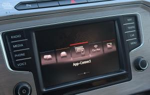Blue Volkswagen Passat 2016 in Raseiniai, with an engine capacity of 2.00 L and mileage of 266 thousand km for 7450 €, photo 30 on AUTOMOTO.COM.LV