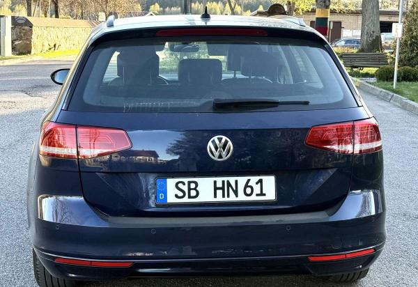 Blue Volkswagen Passat 2016 in Kaunas, with an engine capacity of 1.97 L and mileage of 265 thousand km for 6950 €, photo 4 on AUTOMOTO.COM.LV