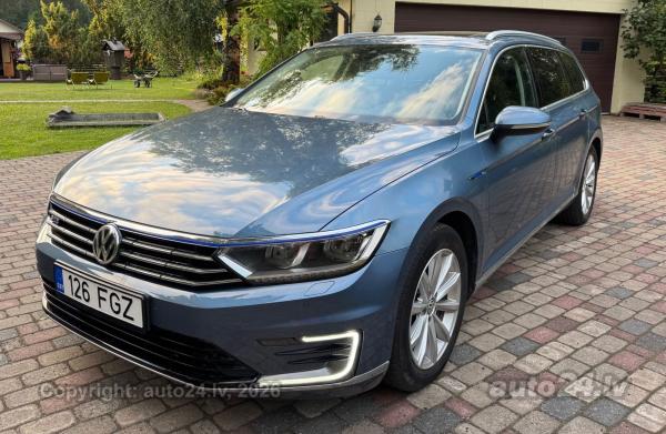Blue Volkswagen Passat 2016 in Tallinn, with an engine capacity of 1.40 L and mileage of 129 thousand km for 15000 €, photo 1 on AUTOMOTO.COM.LV