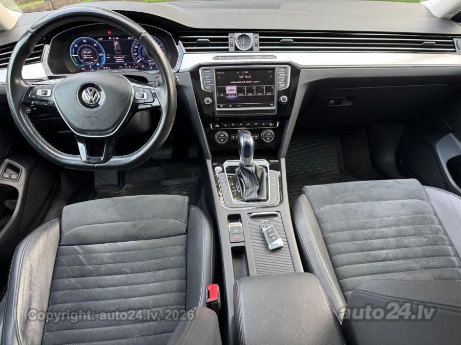 Blue Volkswagen Passat 2016 in Tallinn, with an engine capacity of 1.40 L and mileage of 129 thousand km for 15000 €, photo 8 on AUTOMOTO.COM.LV
