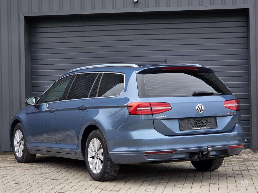Blue Volkswagen Passat 2016 in Kaunas, with an engine capacity of 1.60 L and mileage of 300 thousand km for 7999 €, photo 3 on AUTOMOTO.COM.LV