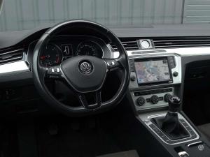 Blue Volkswagen Passat 2016 in Kaunas, with an engine capacity of 1.60 L and mileage of 300 thousand km for 7999 €, photo 10 on AUTOMOTO.COM.LV