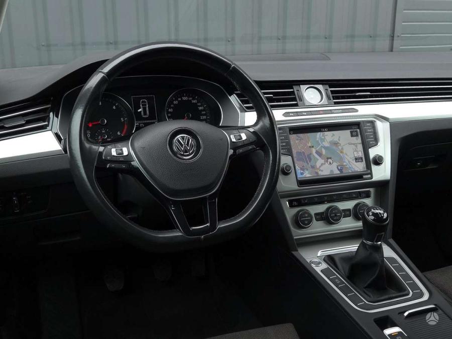 Blue Volkswagen Passat 2016 in Kaunas, with an engine capacity of 1.60 L and mileage of 300 thousand km for 7999 €, photo 10 on AUTOMOTO.COM.LV