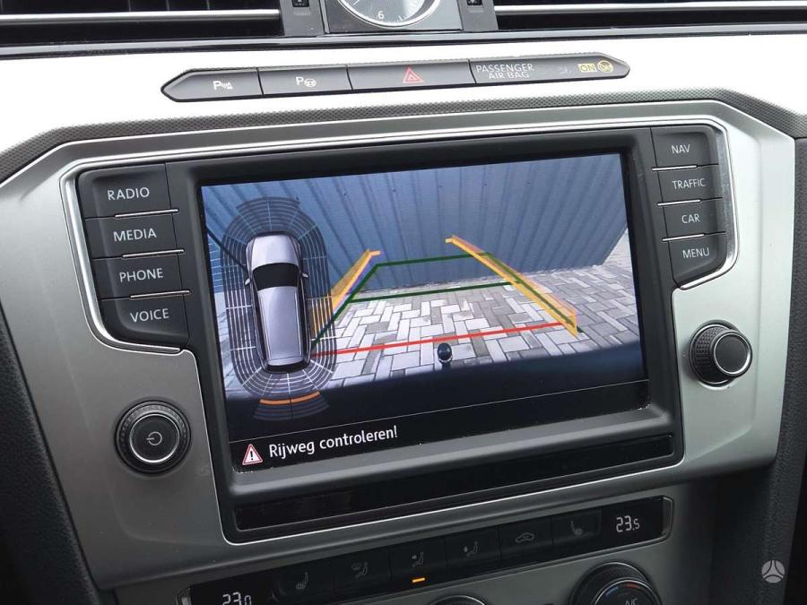 Blue Volkswagen Passat 2016 in Kaunas, with an engine capacity of 1.60 L and mileage of 300 thousand km for 7999 €, photo 11 on AUTOMOTO.COM.LV