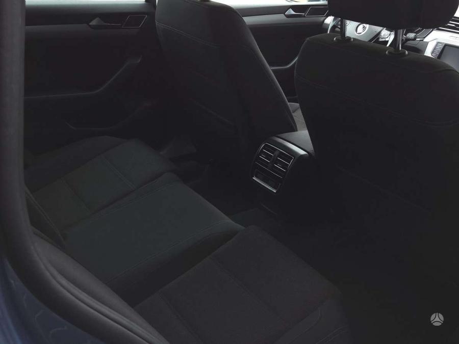 Blue Volkswagen Passat 2016 in Kaunas, with an engine capacity of 1.60 L and mileage of 300 thousand km for 7999 €, photo 20 on AUTOMOTO.COM.LV