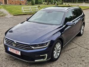 Blue Volkswagen Passat 2016 in Alytus, with an engine capacity of 1.40 L and mileage of 205 thousand km for 10699 €, photo 3 on AUTOMOTO.COM.LV