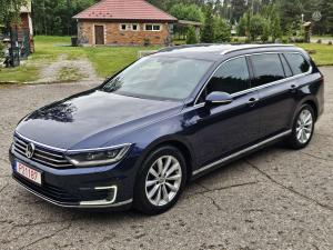 Blue Volkswagen Passat 2016 in Alytus, with an engine capacity of 1.40 L and mileage of 205 thousand km for 10699 €, photo 4 on AUTOMOTO.COM.LV