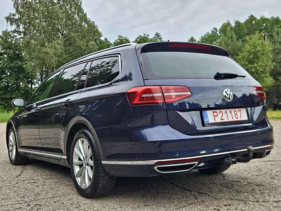 Blue Volkswagen Passat 2016 in Alytus, with an engine capacity of 1.40 L and mileage of 205 thousand km for 10699 €, photo 6 on AUTOMOTO.COM.LV