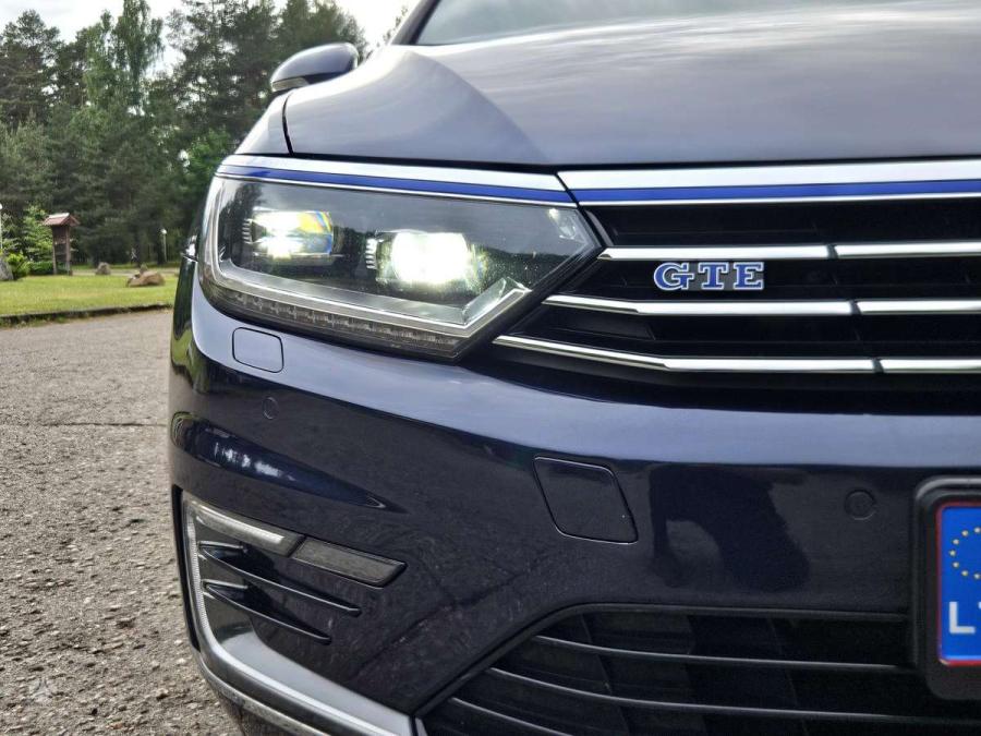 Blue Volkswagen Passat 2016 in Alytus, with an engine capacity of 1.40 L and mileage of 205 thousand km for 10699 €, photo 10 on AUTOMOTO.COM.LV
