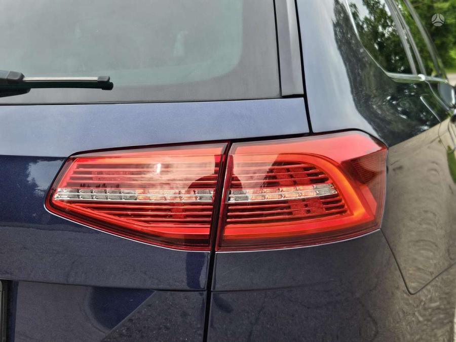 Blue Volkswagen Passat 2016 in Alytus, with an engine capacity of 1.40 L and mileage of 205 thousand km for 10699 €, photo 11 on AUTOMOTO.COM.LV