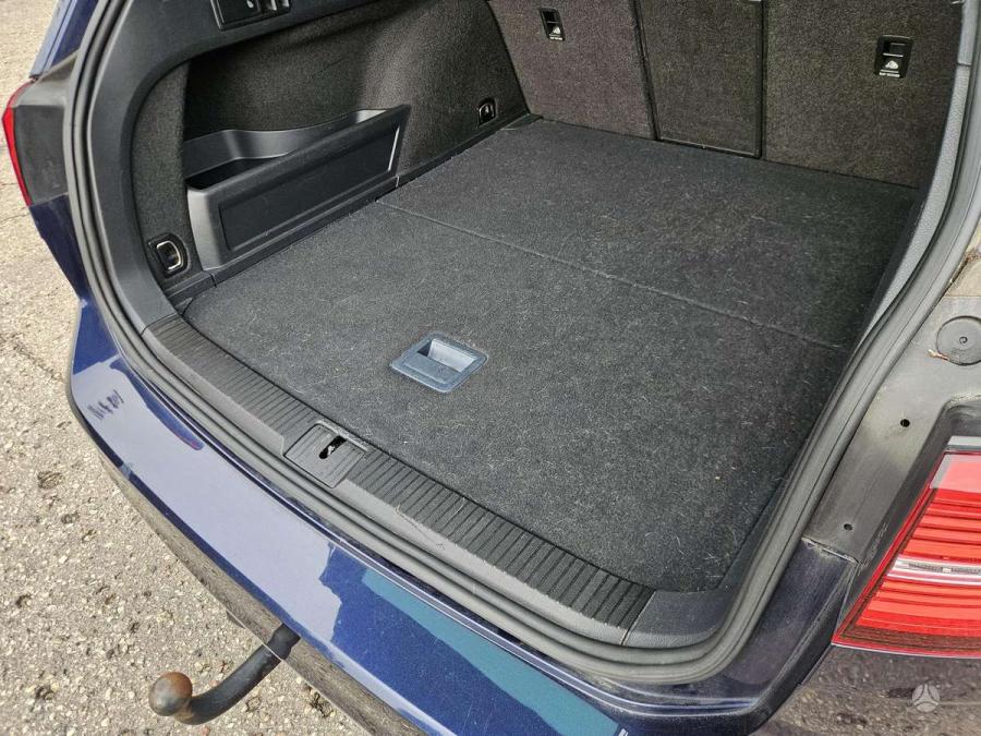 Blue Volkswagen Passat 2016 in Alytus, with an engine capacity of 1.40 L and mileage of 205 thousand km for 10699 €, photo 13 on AUTOMOTO.COM.LV