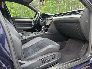 Blue Volkswagen Passat 2016 in Alytus, with an engine capacity of 1.40 L and mileage of 205 thousand km for 10699 €, photo 20 on AUTOMOTO.COM.LV